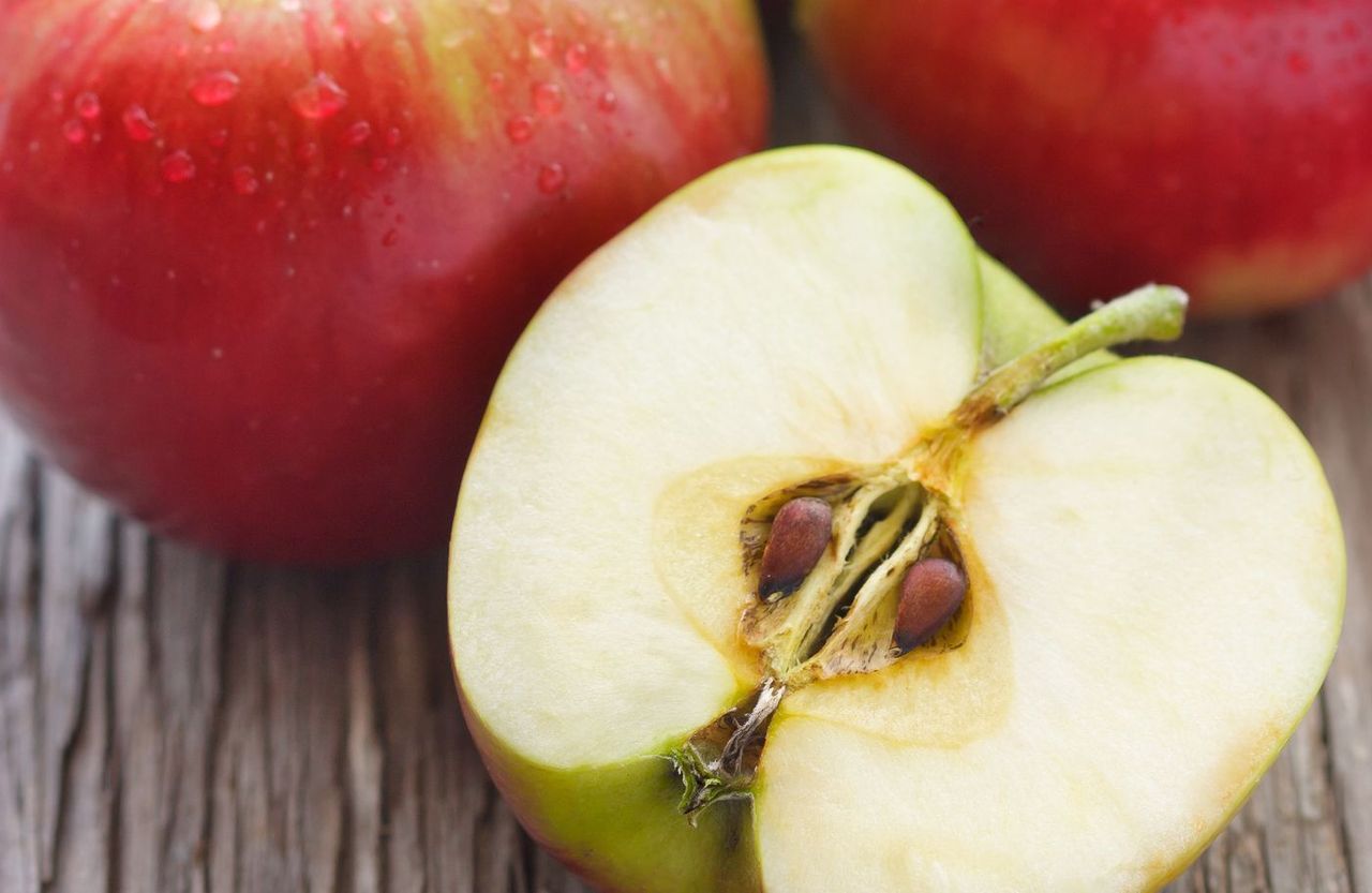 Est-il vraiment déconseillé de manger les pépins de pommes