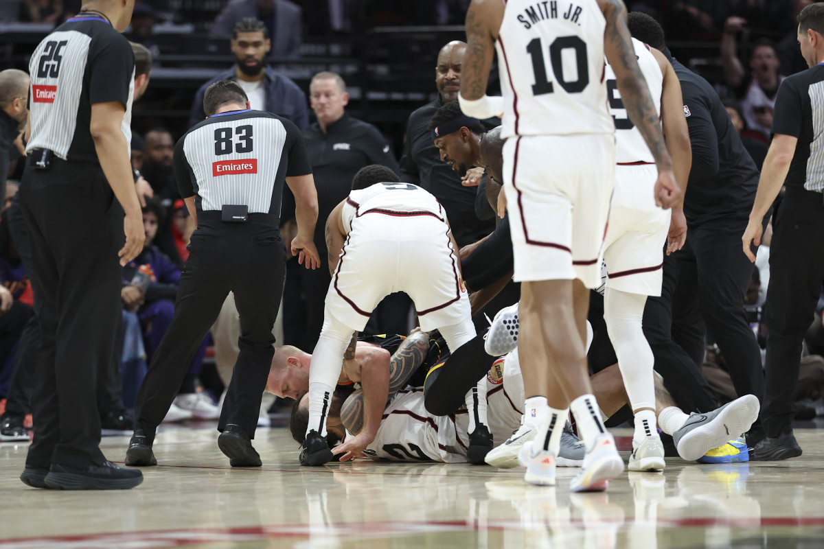 Kevin Durant Reacts to Steven Adams and Mason Plumlee Getting Into a ...