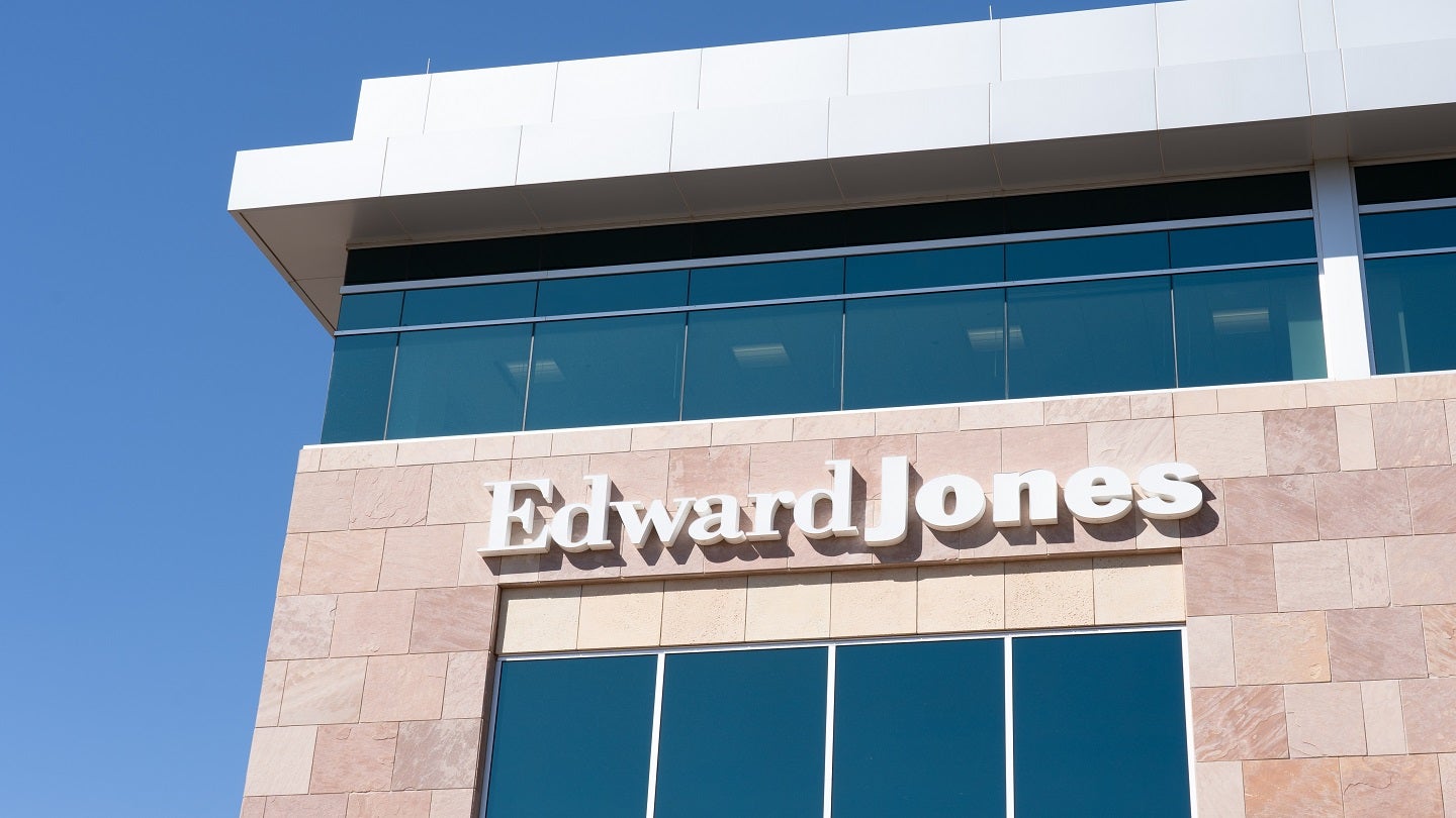 Edward Jones launches new service for HNW clients in US