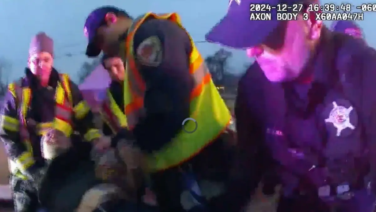 ‘Let’s be a Grown Adult, Now’: Ex-Police Chief Has to be Hauled Out of ...