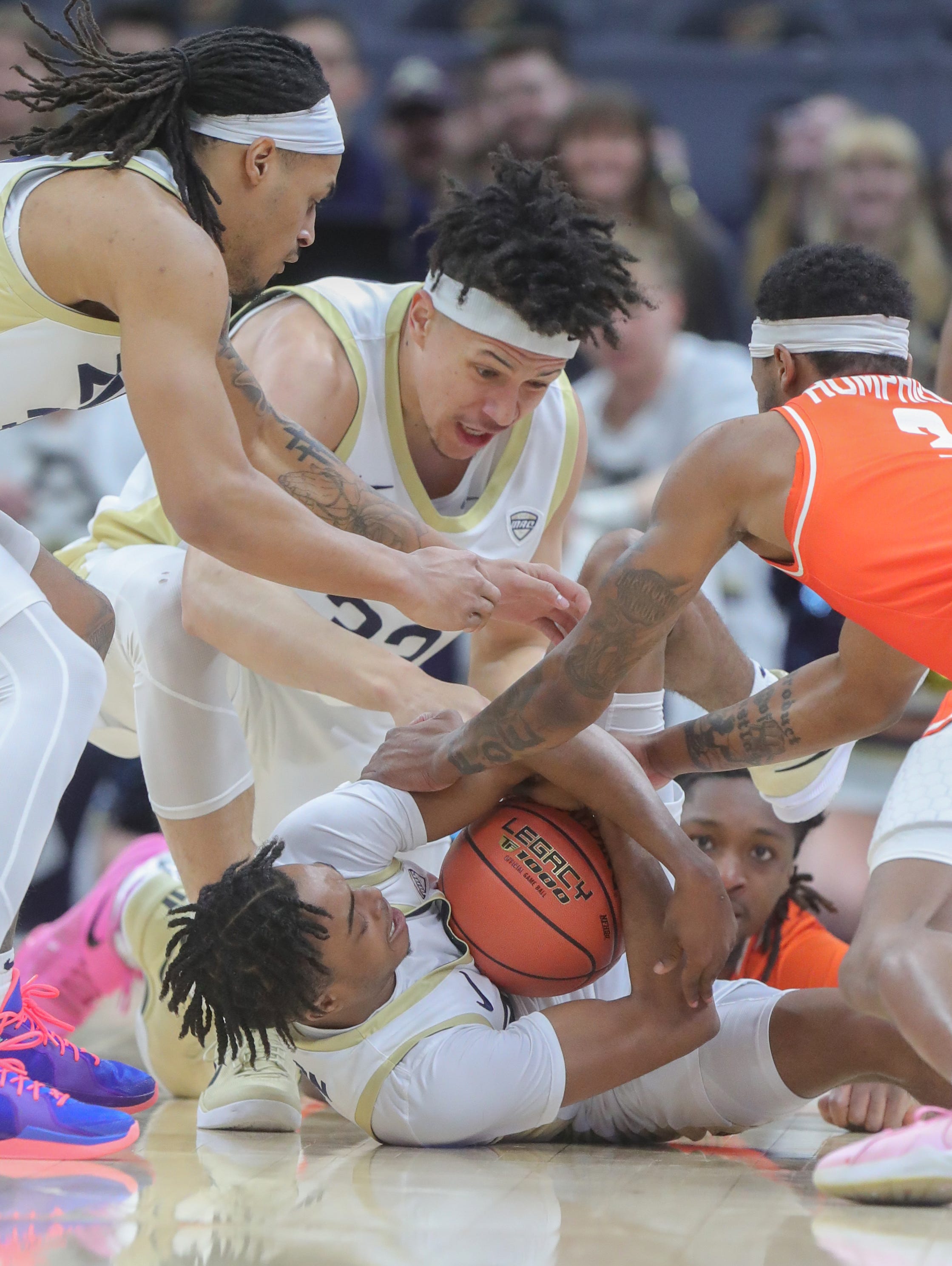 Akron's Tavari Johnson small in stature, but huge vs Bowling Green in ...