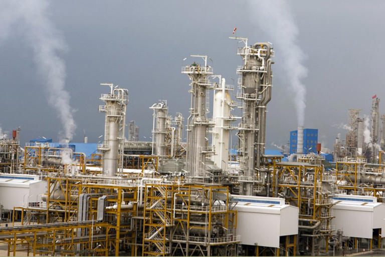 U.S. officials act to block illicit Iranian oil trade with China