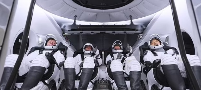 SpaceX Delays Mission to Rescue Stranded Astronauts