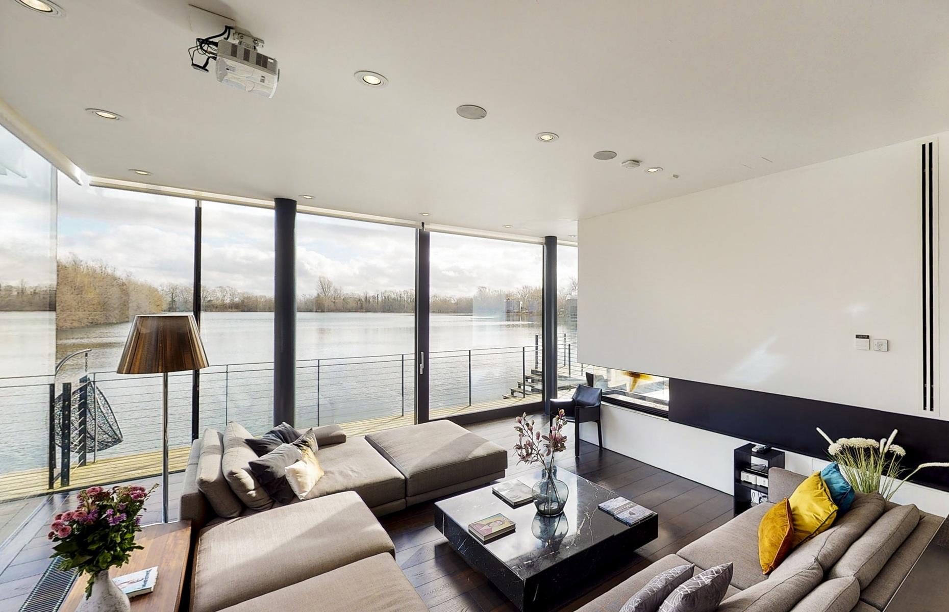 11 beautiful glass houses that are modern masterpieces