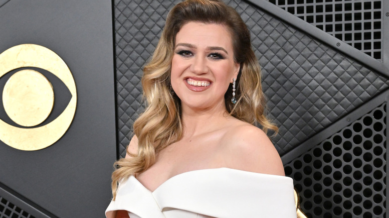 Kelly Clarkson's Lingering Absence From Her Talk Show Has Everyone Worried