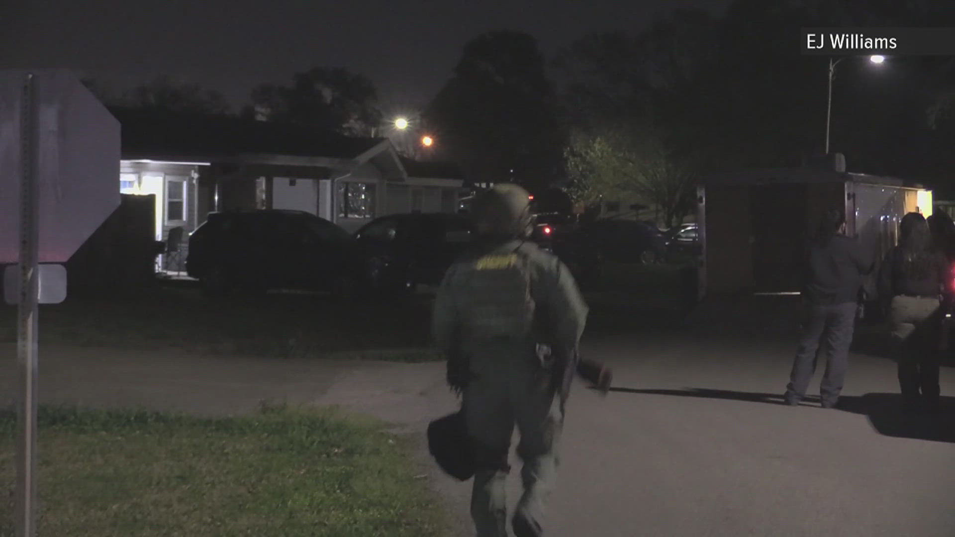 Port Neches man surrenders after hours-long SWAT standoff following ... Port Neches man surrenders after hours-long SWAT standoff following ...