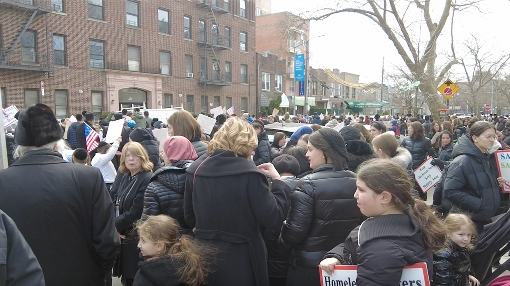 Hundreds rally against planned homeless shelter in Brooklyn's Borough Park