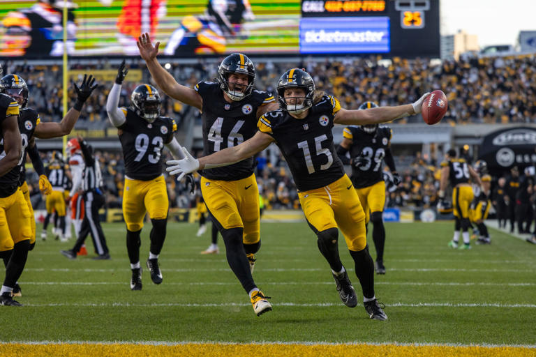 Steelers re-sign versatile wide receiver