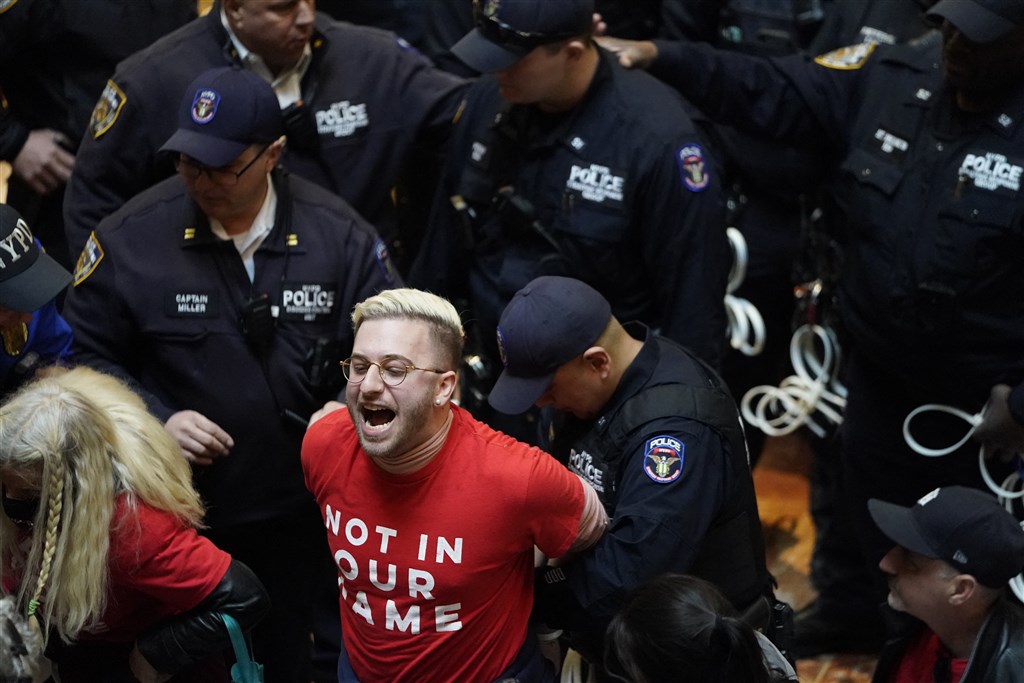 Bijna 100 arrestaties bij protest in Trump Tower om Mahmoud Khalil
