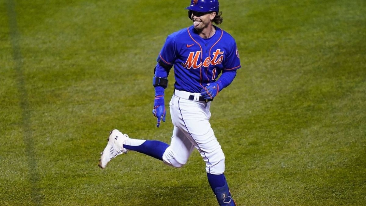 MLB: Mets' champion bat faces injury, benched for up to a month