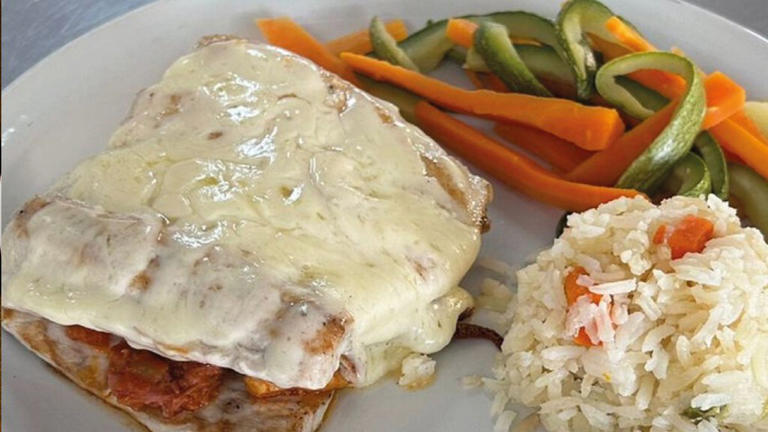 Cómo hacer un filete Mazatlán gratinado y relleno de mariscos, una ...