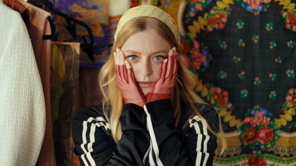 How 'Idiotka' landed its buzzy cast of comedy standouts for fashion ...