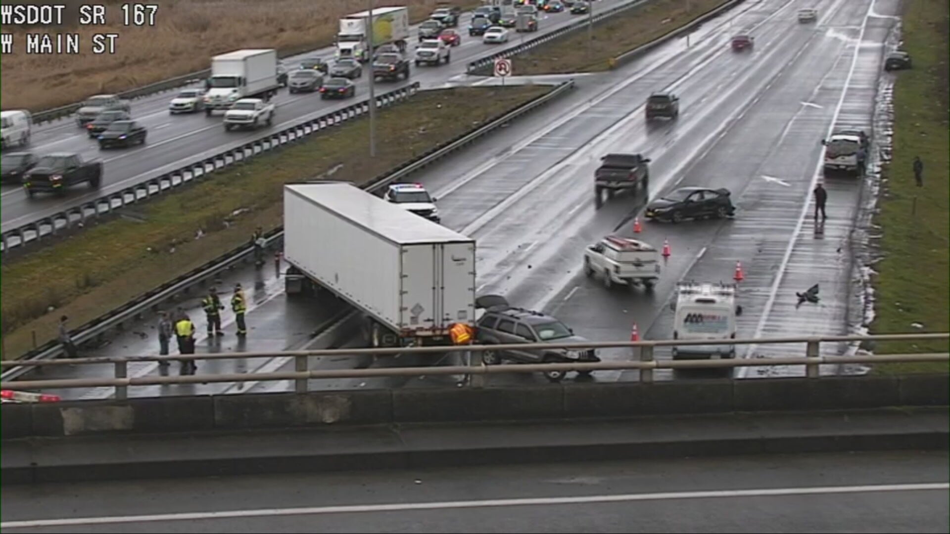 Semi crash blocks 4 lanes on SR 167