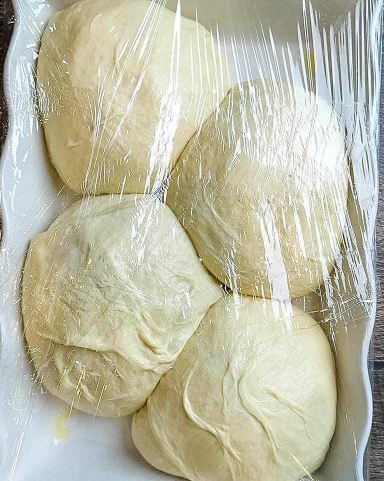 Easy sourdough pizza dough (no yeast)