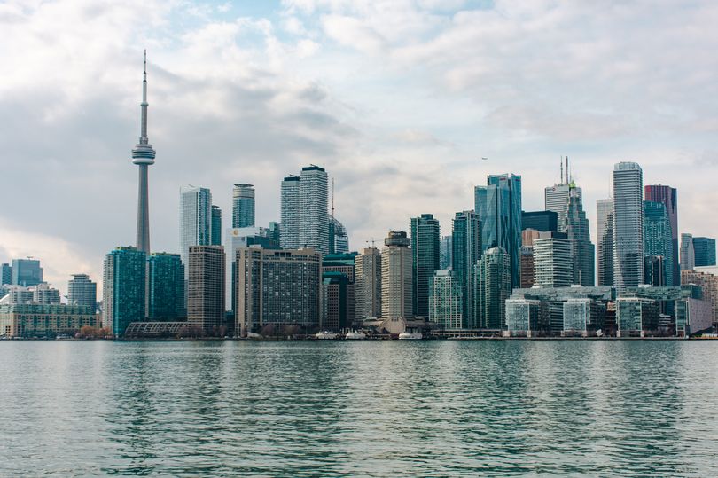 You need razor-sharp vision to spot plane in grey skyline in less than ...