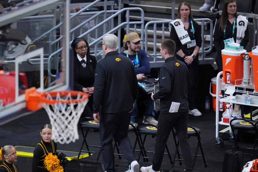 Fran McCaffery ejected in Hawkeyes’ loss to Illinois in Big Ten Tournament