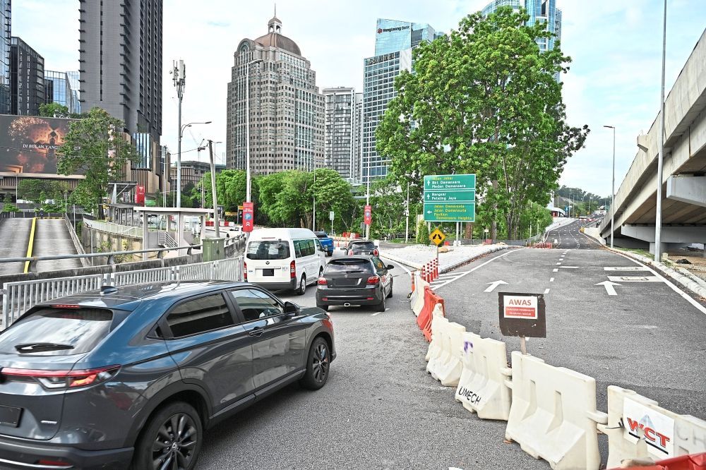 Elevated highway over Damansara a snarling mess