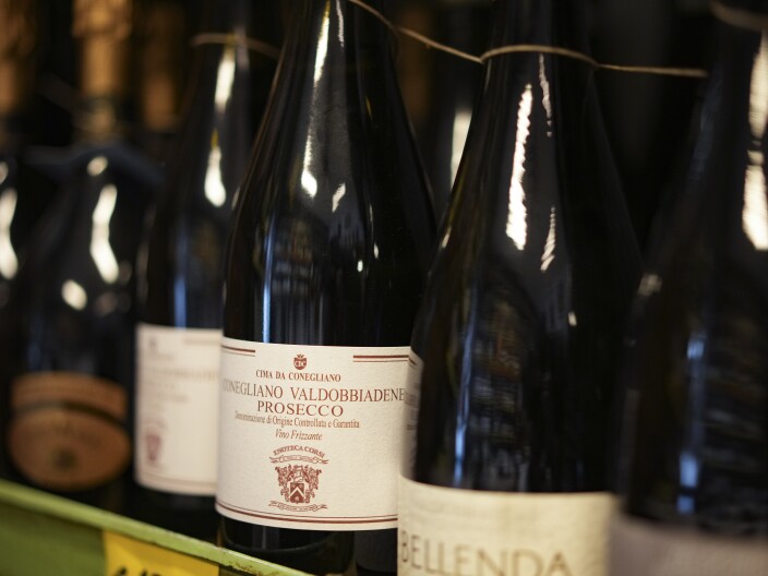 Trump threatens a 200% tariff on European alcohol