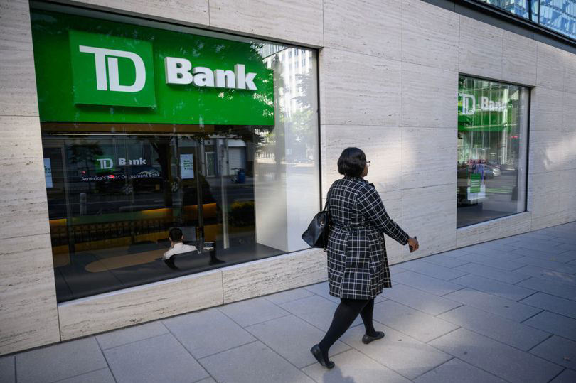 Popular bank closes 38 branches across 7 states as customers face ... Popular bank closes 38 branches across 7 states as customers face ...