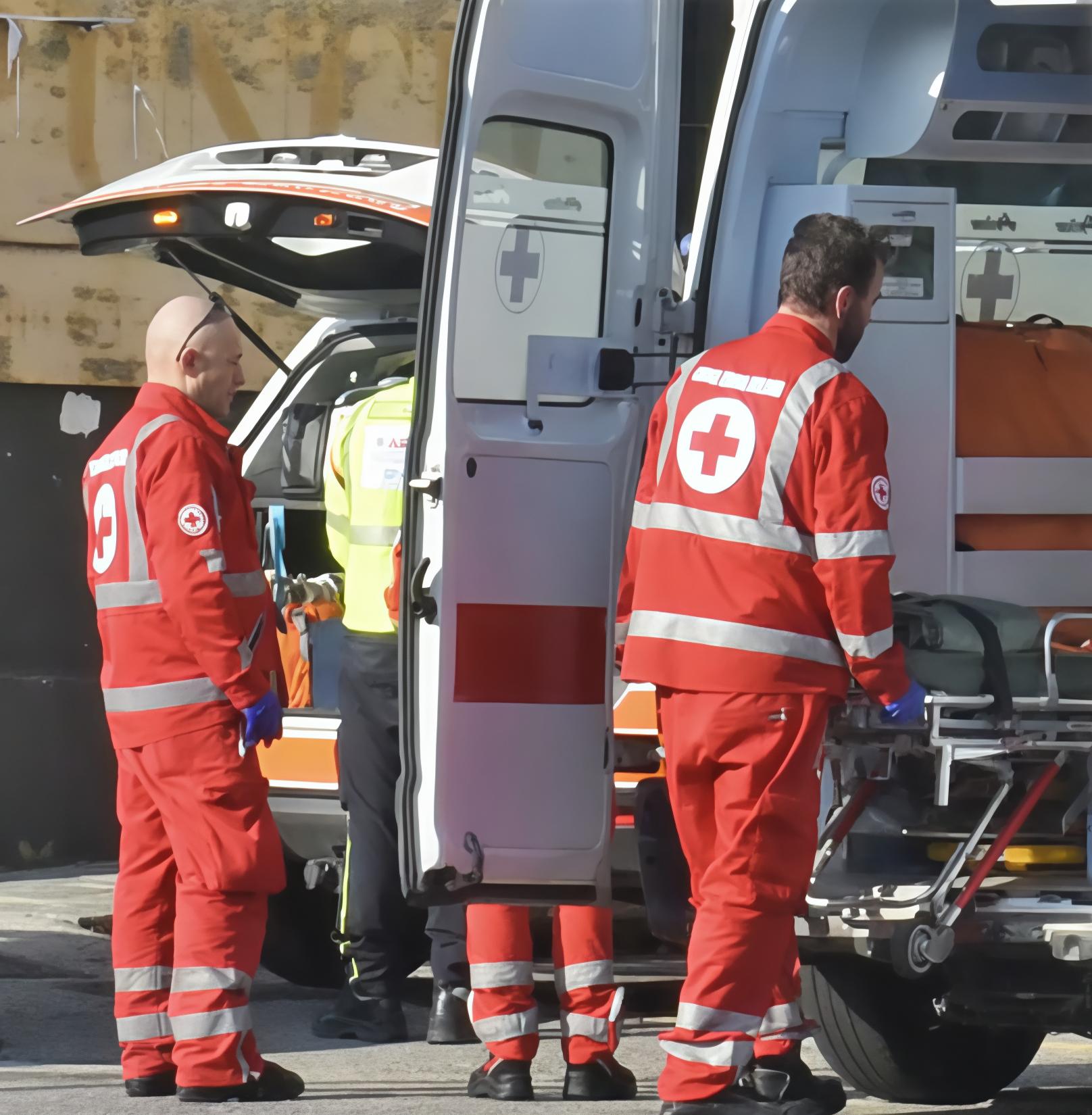 Cade sulle foglie e chiede 155mila euro di danni al municipio