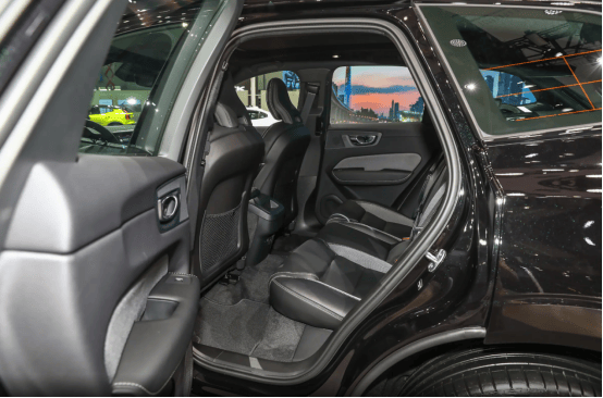 豪华SUV对决：沃尔沃XC60与宝马X3L，谁更胜一筹？