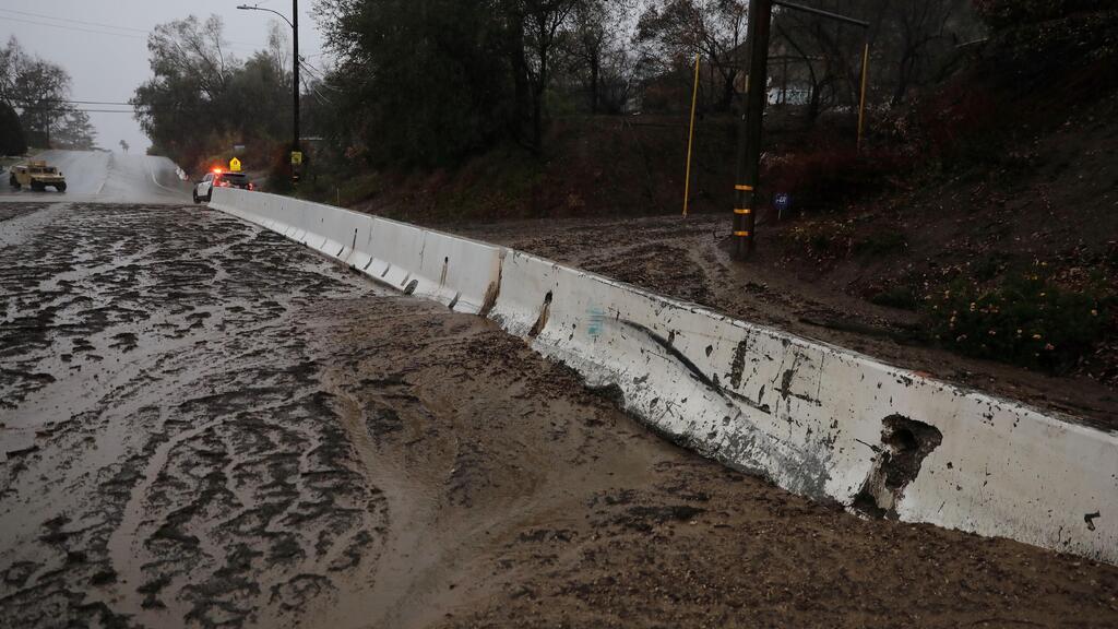 Altadena residents say county is failing to help them clear mounds of ...