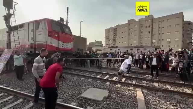 Egyptian sets new world record by pulling 279 tonne train with his teeth