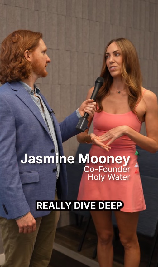 Canadian ‘American Pie’ actress detained by ICE while applying for visa ...