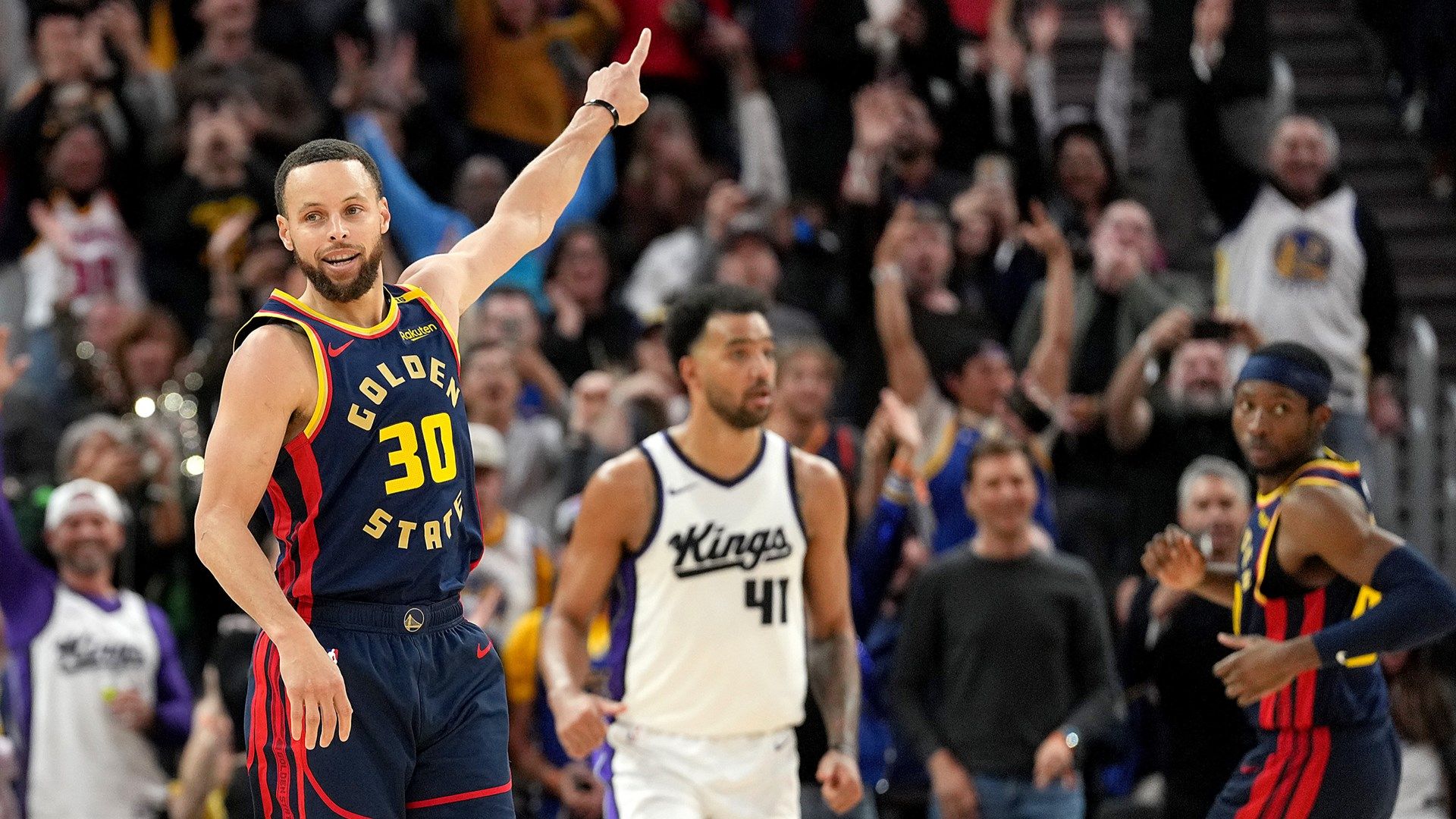 "Das war etwas Besonderes": Steph Curry verewigt sich mit Dreier-Meilenstein in den ...