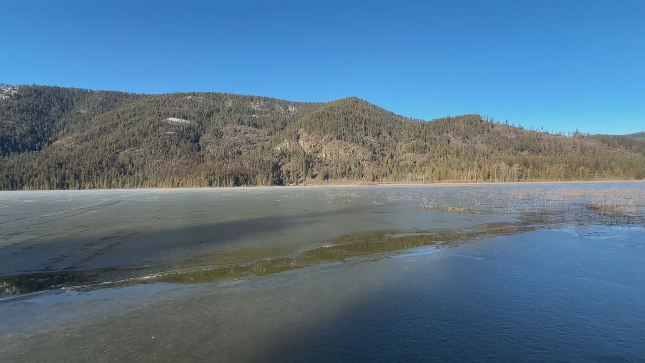 Hombre graba un 'canto de hielo' extraño fenómeno procedente del lago ...