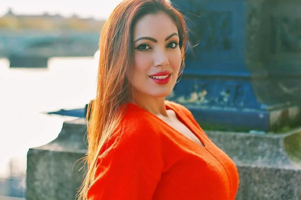 Munmun Dutta embraces Holi with Bengali food and family vibes