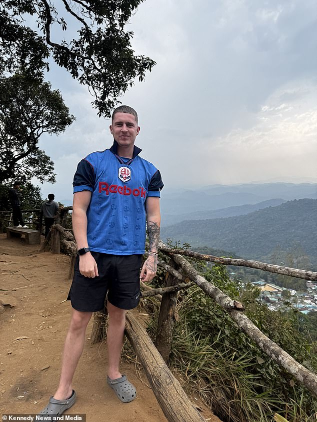 Brit's six-hour 'flight from hell' and blames 'smelly' plane food