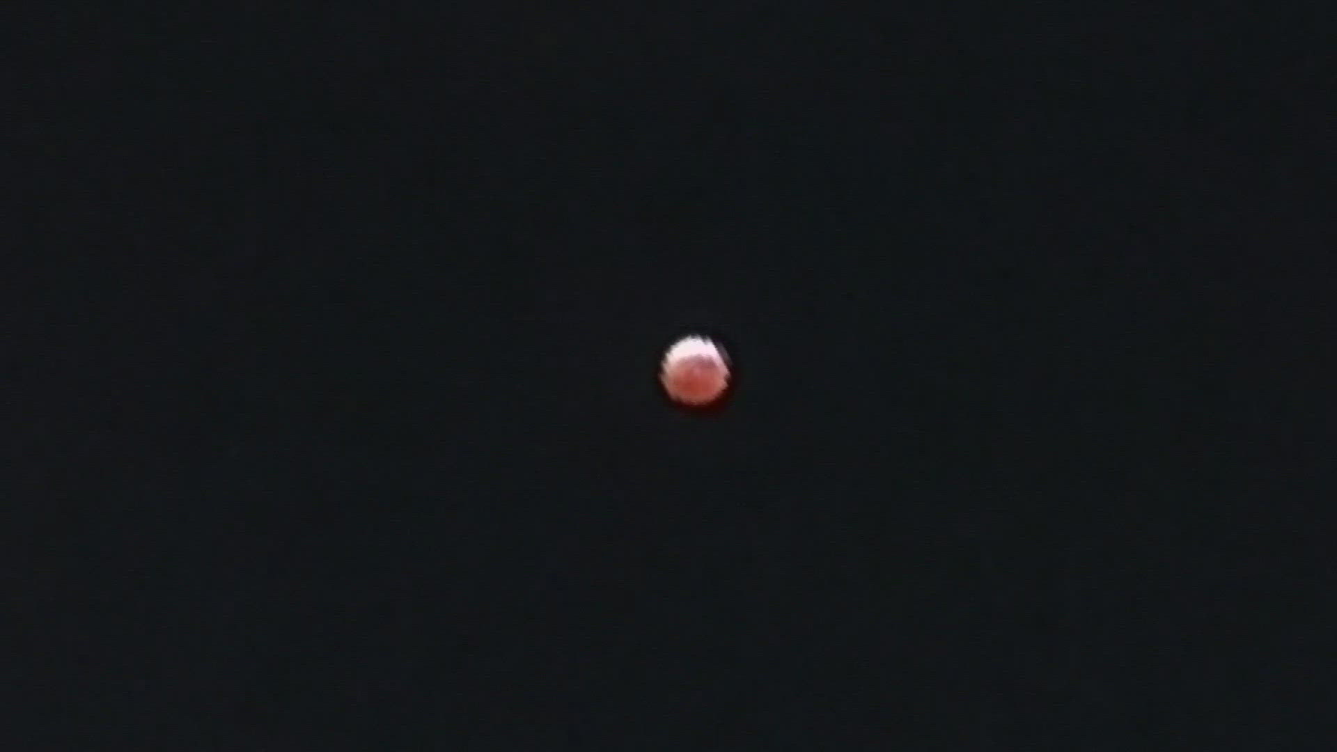 Total lunar eclipse graces the night sky in central Ohio