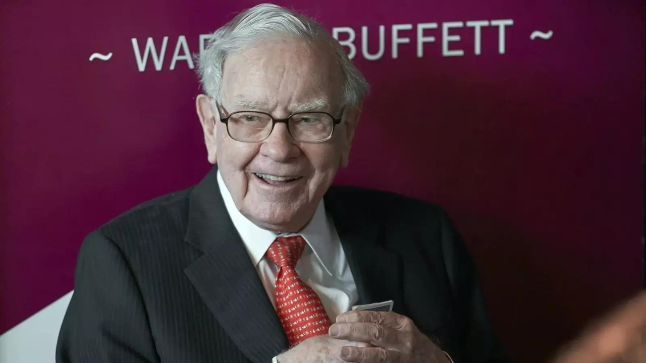 The oracle of Omaha's cash craze: Is Warren Buffett about to make his ...