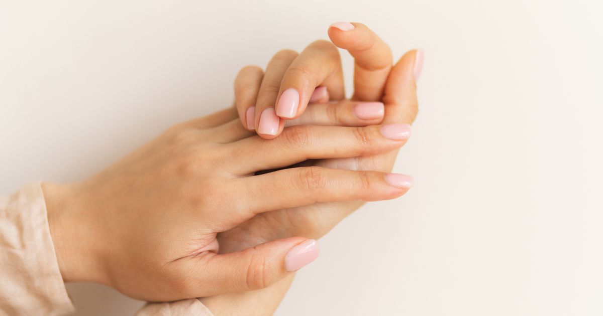 Blushed Nails: Das steckt hinter dem minimalistischen Nageltrend
