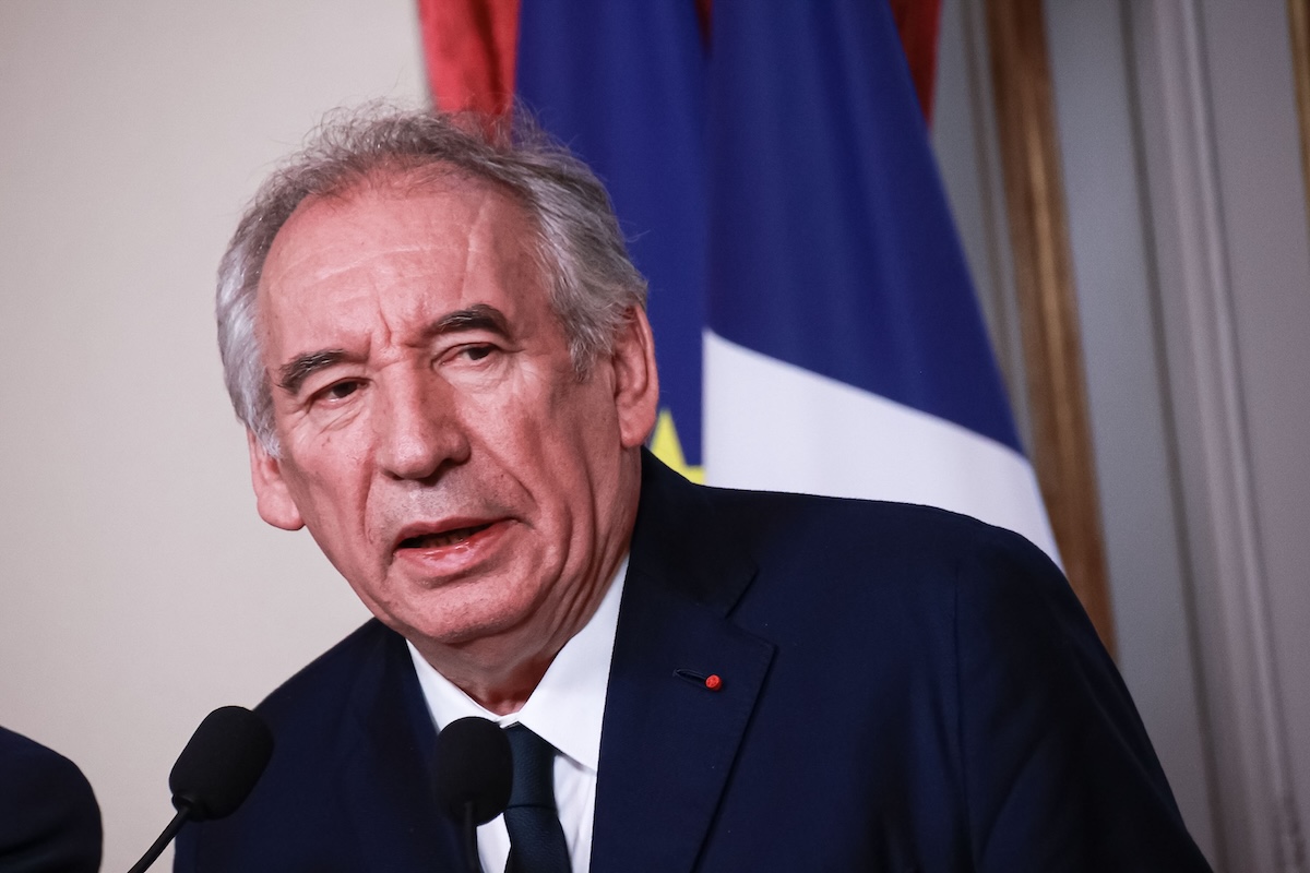 Énergie : le projet de Bayrou taclé par 160 sénateurs