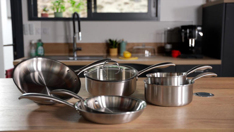 Cette enseigne de supermarché propose une gamme de poêles et casseroles inox garantie sans PFAS ...