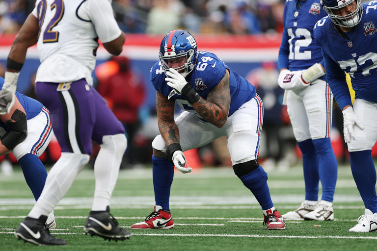 New York Giants re-signing offensive lineman Aaron Stinnie