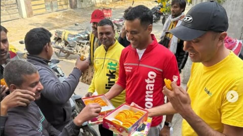 Zomato CEO Deepinder Goyal celebrates Holi 2025 with delivery partners ...