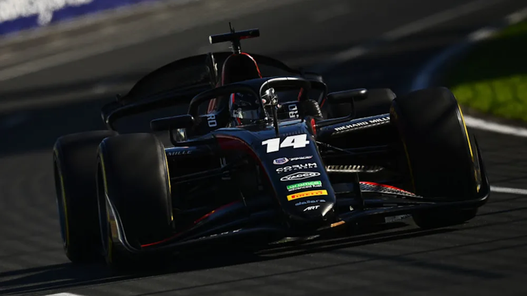 Williams recruta Martins para academia de pilotos e agenda teste com FW45