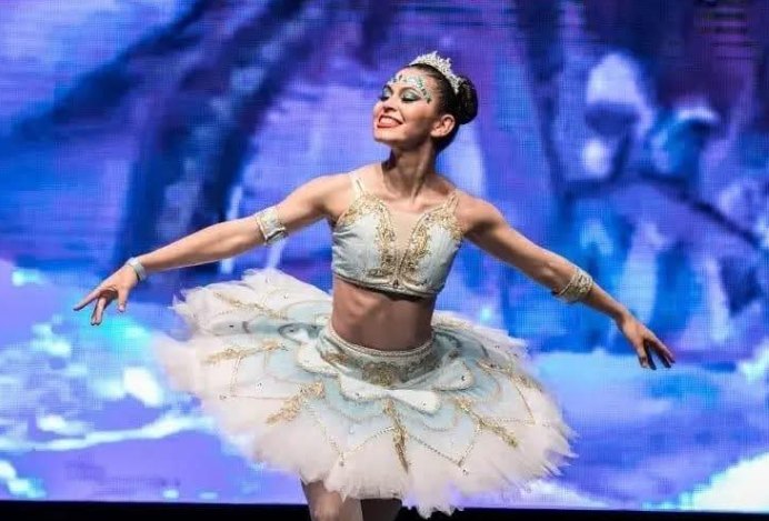 De Talca al mundo: Alicia Salgado, la academia que se codea con la ...