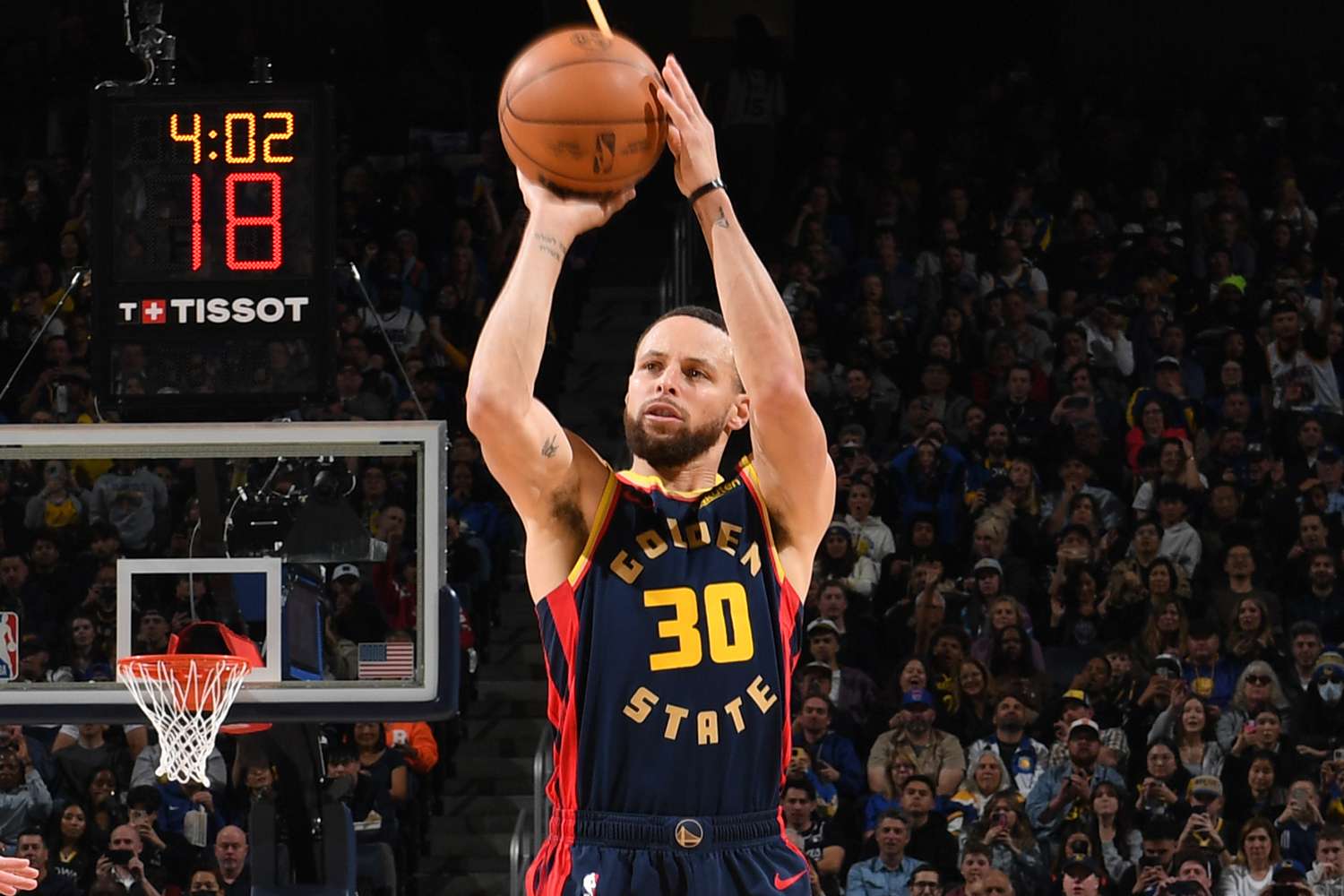 Steph Curry Becomes First Basketball Player Ever to Hit 4,000 Career 3 ...