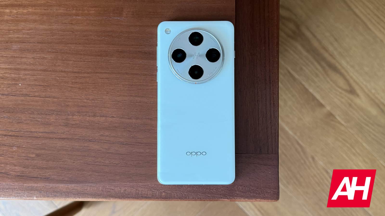 OPPO's compact flagship phone to have an unexpected name