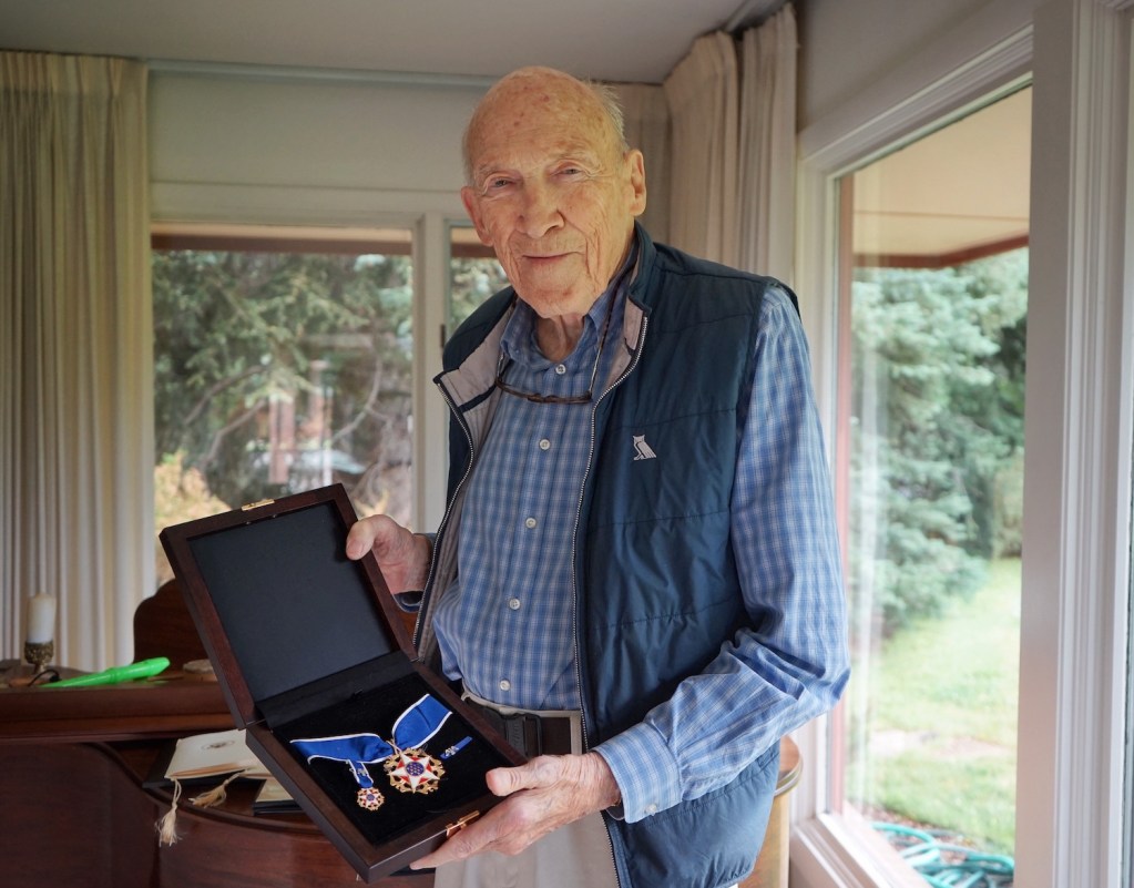 Towering Wyoming statesman Alan Simpson dies at 93