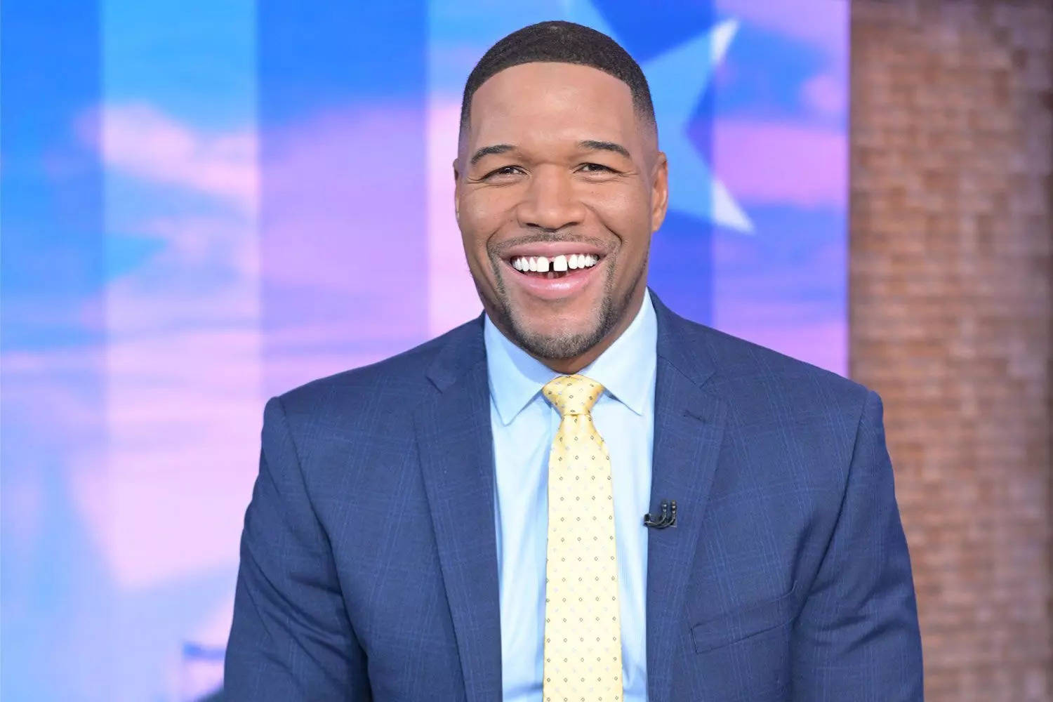 Michael Strahan’s unexpected one-word answer turns into an awkward ...