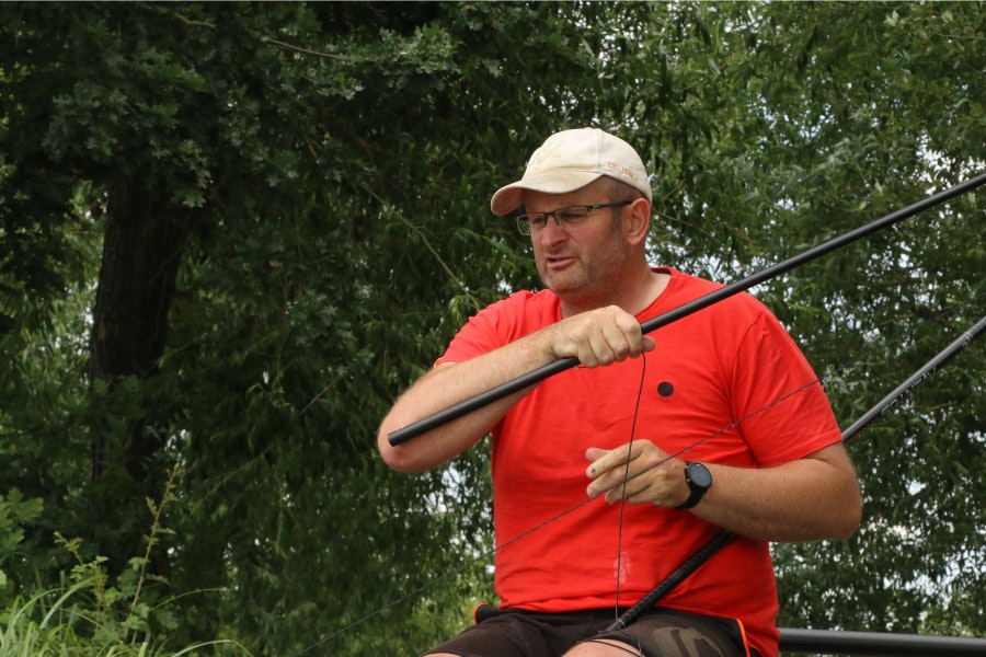 How to play fish on the pole