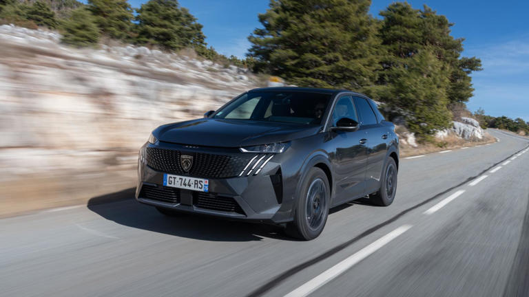 Peugeot 3008: Η τεχνολογία του μέλλοντος στα χέρια σας με το ...