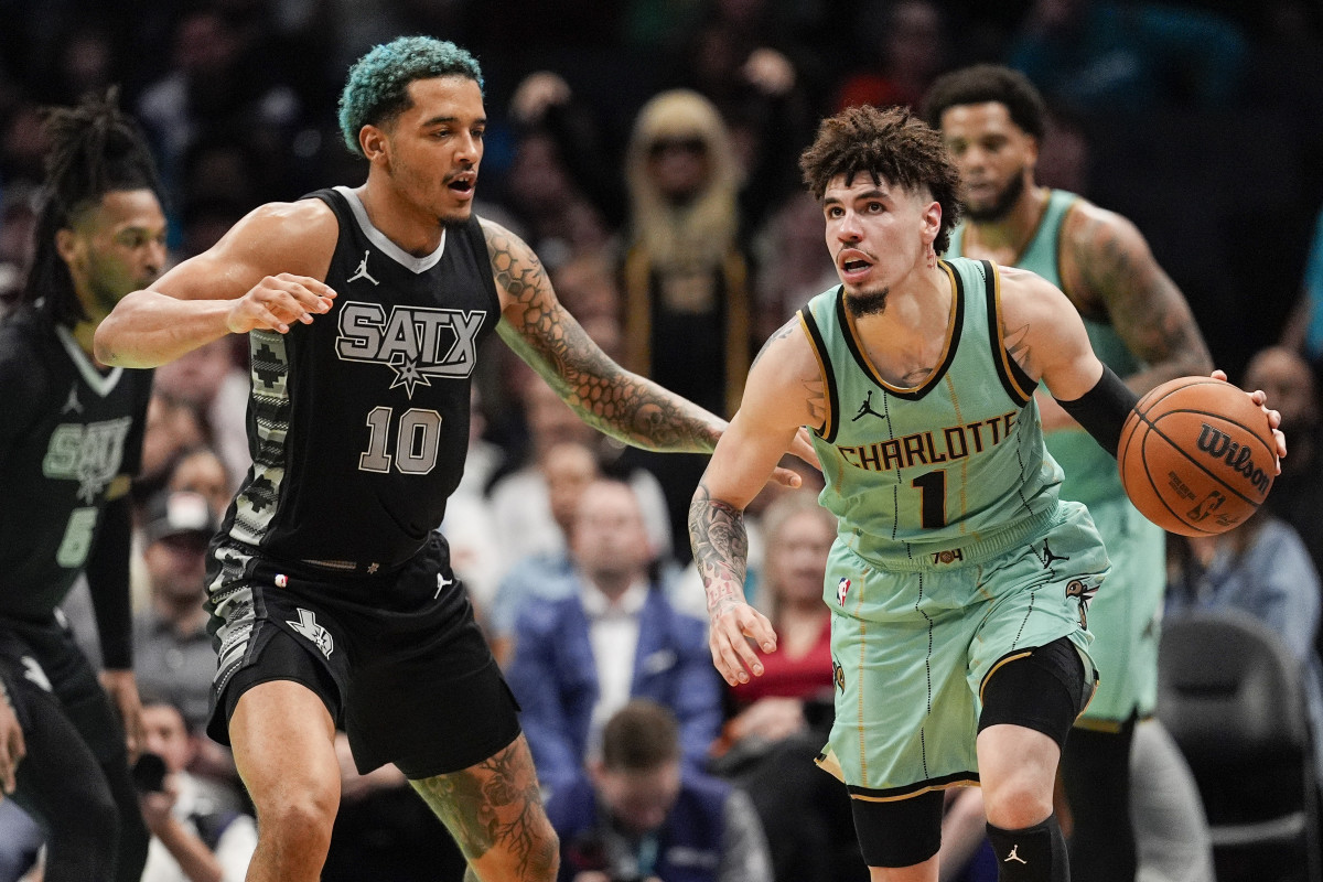 Spurs' Defense Surrenders Record Day In Loss to Hornets