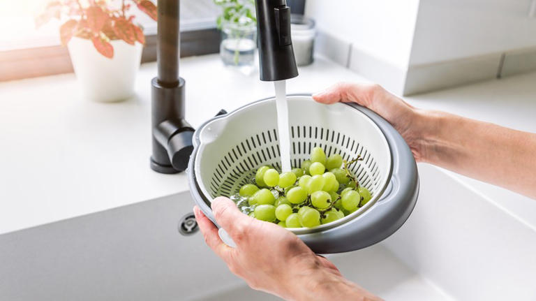 How To Clean Grapes Using These 3 Easy Methods