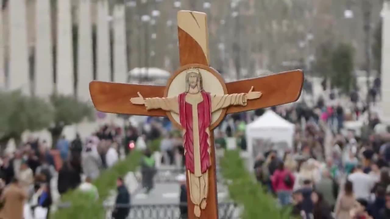 El papa Francisco se mueve como lo hacía antes de que fuera hospitalizado